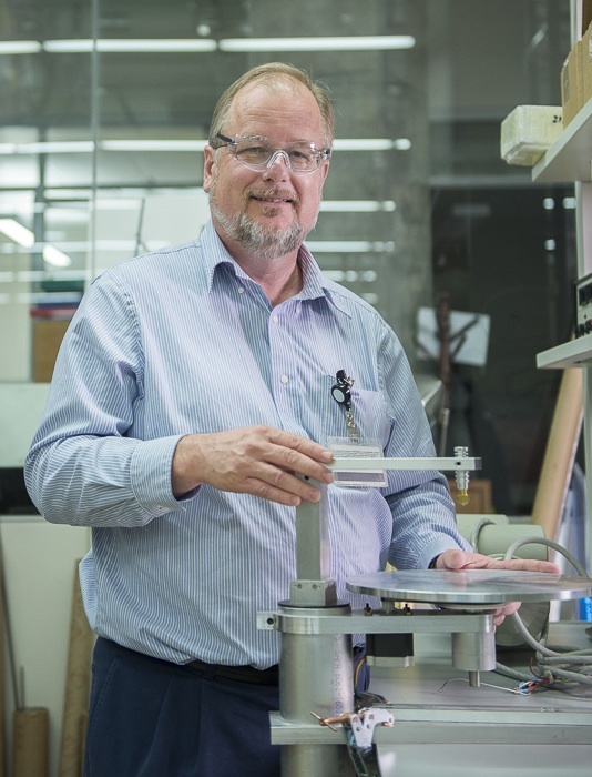 Mackie to receive highest honor in medical physics – UW–Madison News