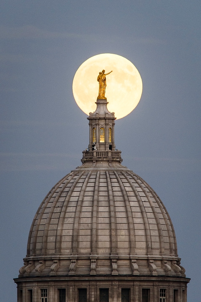 Recent sightings: Moon over Madison – UW–Madison News