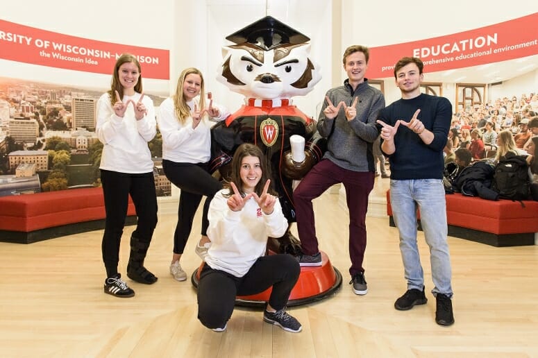 Bucky photos, donuts and coffee – UW–Madison News