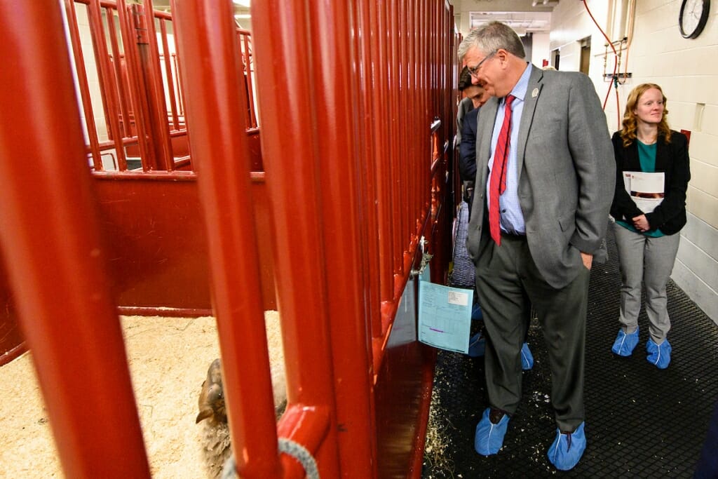 Legislators tour School of Veterinary Medicine – UW–Madison News