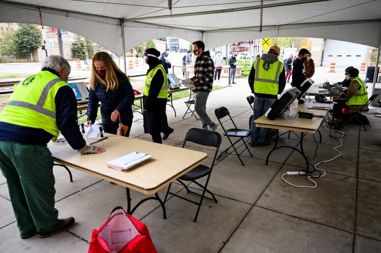 Students vote early — in outdoor tents – UW–Madison News
