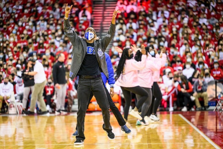 ‘Stroll’ wows crowd at Kohl Center – UW–Madison News