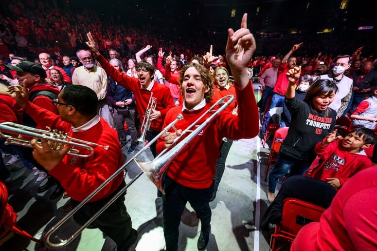 Badger band lights up the Kohl Center – UW–Madison News