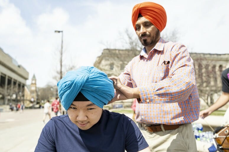 Turban tying 101 – UW–Madison News