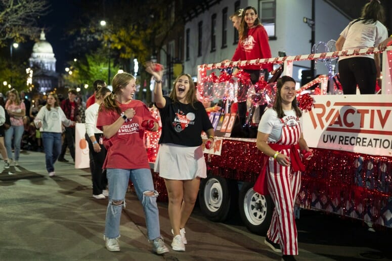 Homecoming Parade: smiles, sparkle and silliness – UW–Madison News