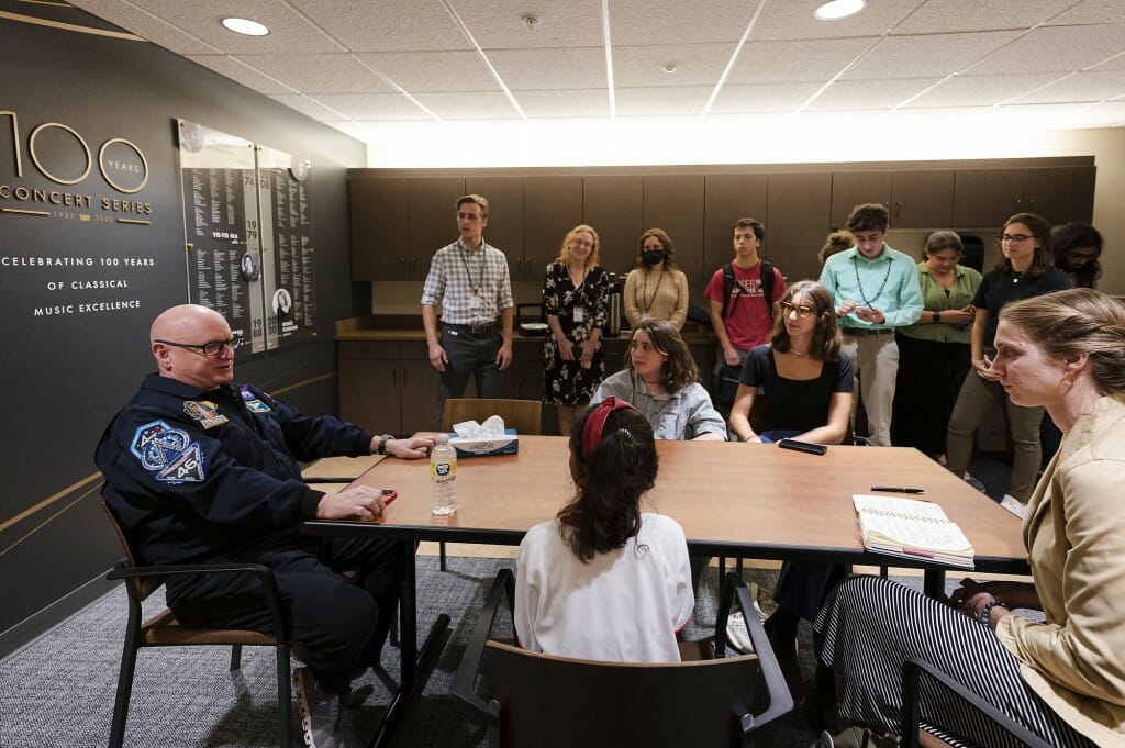 NASA Astronaut Scott Kelly speaks at UW on his Year in Space – UW ...