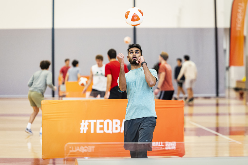 Badgers take to intramural sports in record numbers Badgers take to intramural sports in record numbers