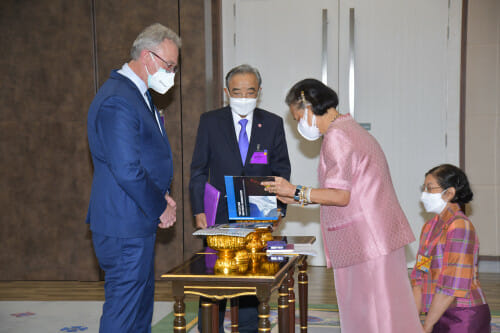 Royal visit strengthens WIPAC and IceCube’s partnership with Thailand ...