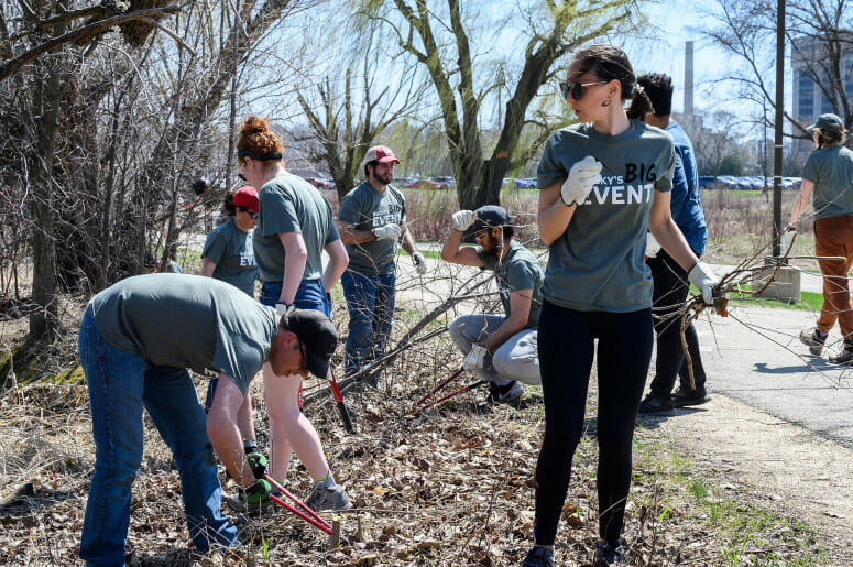 Bucky’s Big Event: UW flexes its volunteering muscle – UW–Madison News