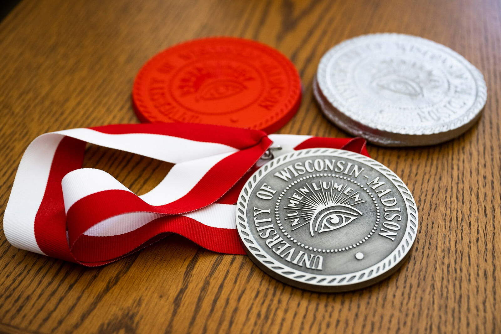 Engineering students create medallion for chancellor’s investiture – UW ...