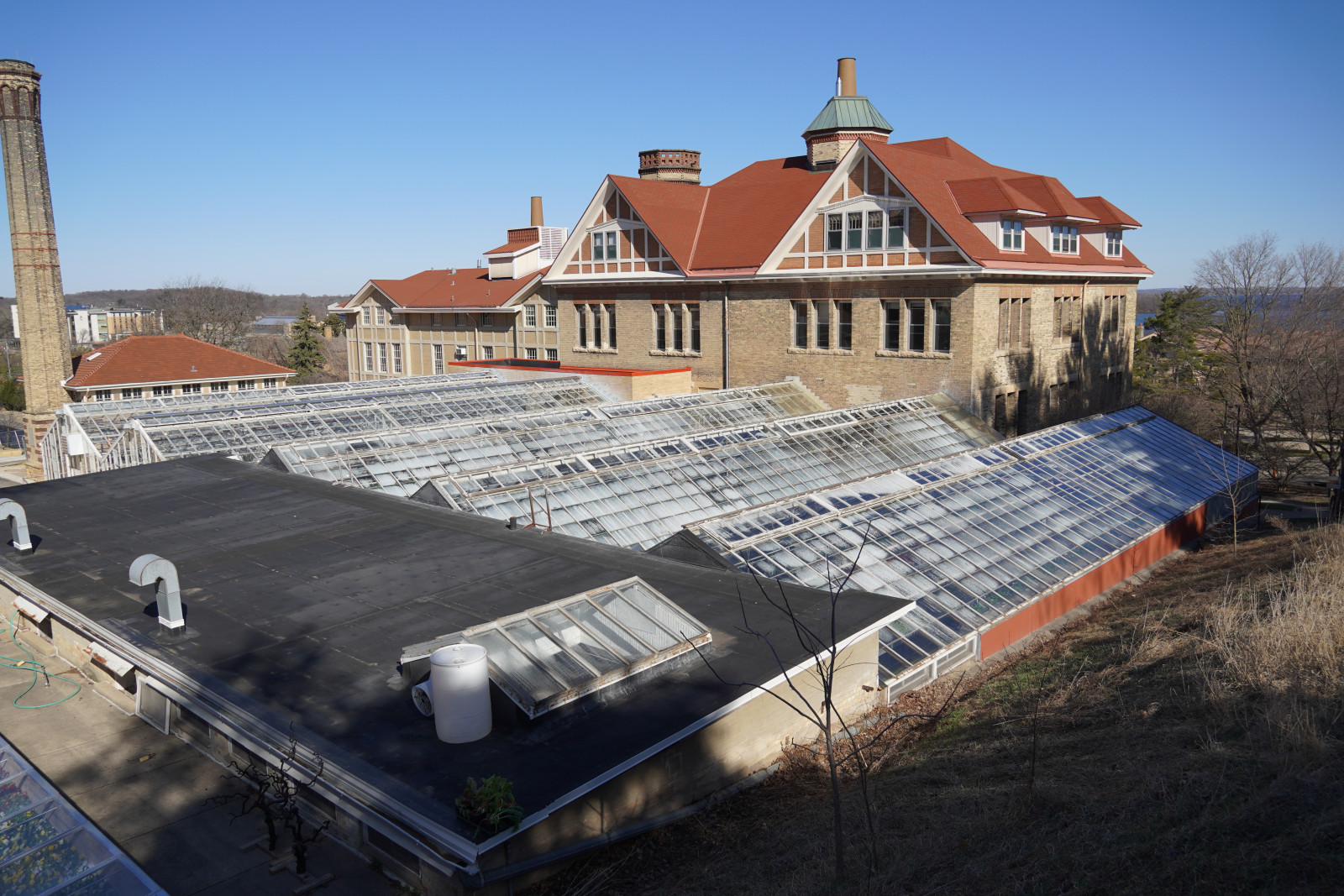 Grounds crew creates beauty — and biodiversity — on campus – UW–Madison ...