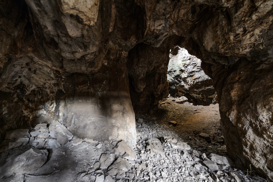 Archaeologists uncover evidence of intentional burial, cave engravings ...