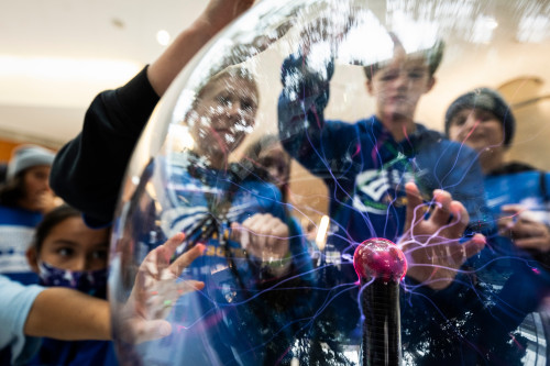 Kids embrace science at Hands-On Expo – UW–Madison News