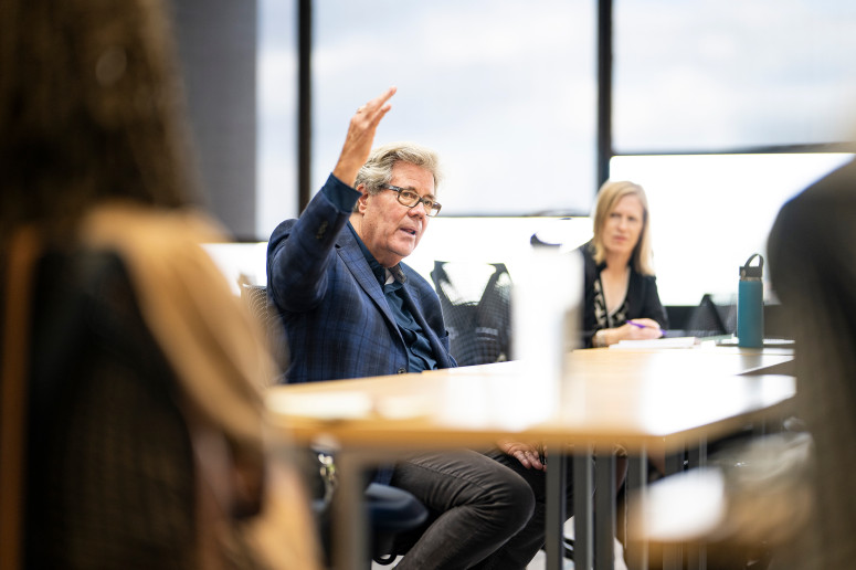 Maraniss shares insights with journalism class – UW–Madison News