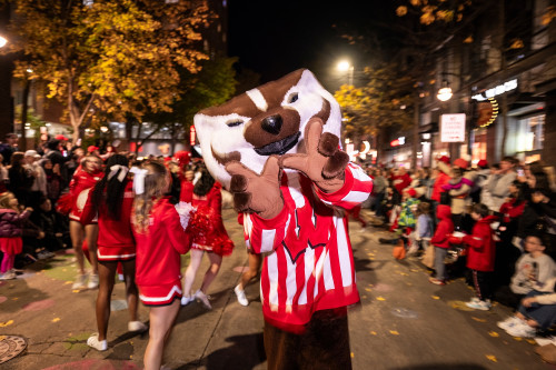 Badger pride on the march during Homecoming Parade – UW–Madison News