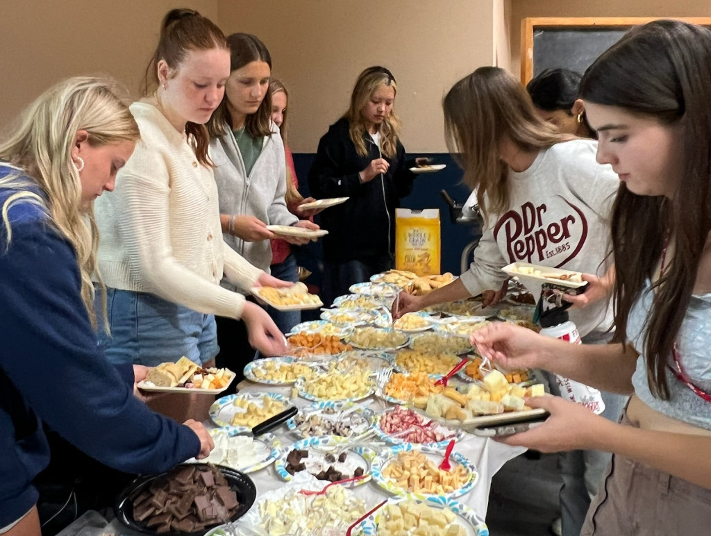 Student to student: Food clubs offer tasty fun, help community – UW ...