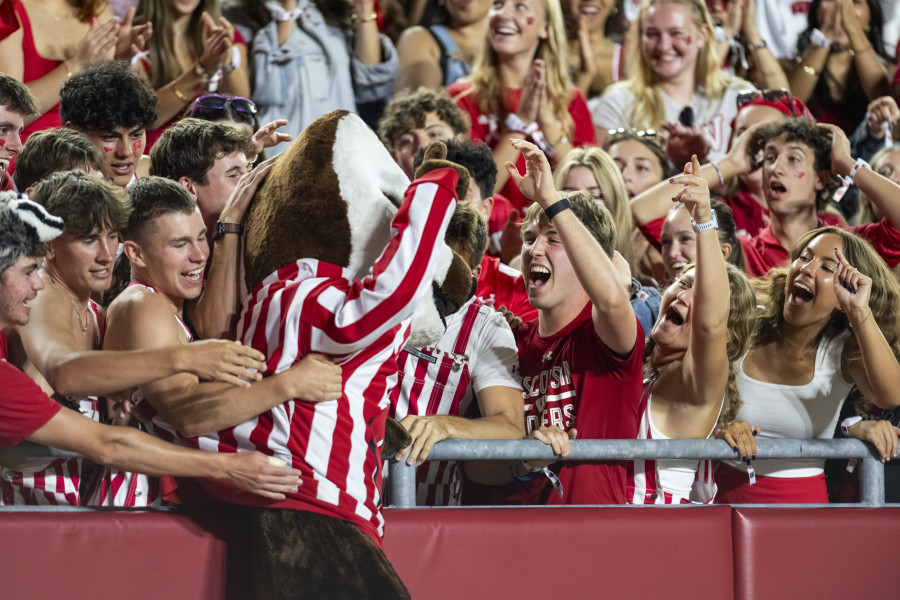 Badger football returns under the lights, in the best college football ...