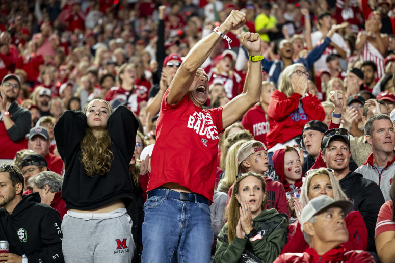 Badger football returns under the lights, in the best college football ...