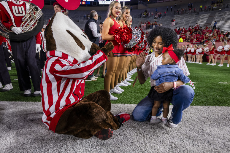Badger football returns under the lights, in the best college football ...